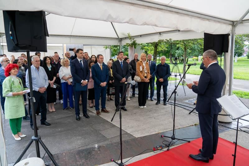 dr. Musar na slovesnem dogodku ob 17. širitvi Združenih rastočih knjig ...